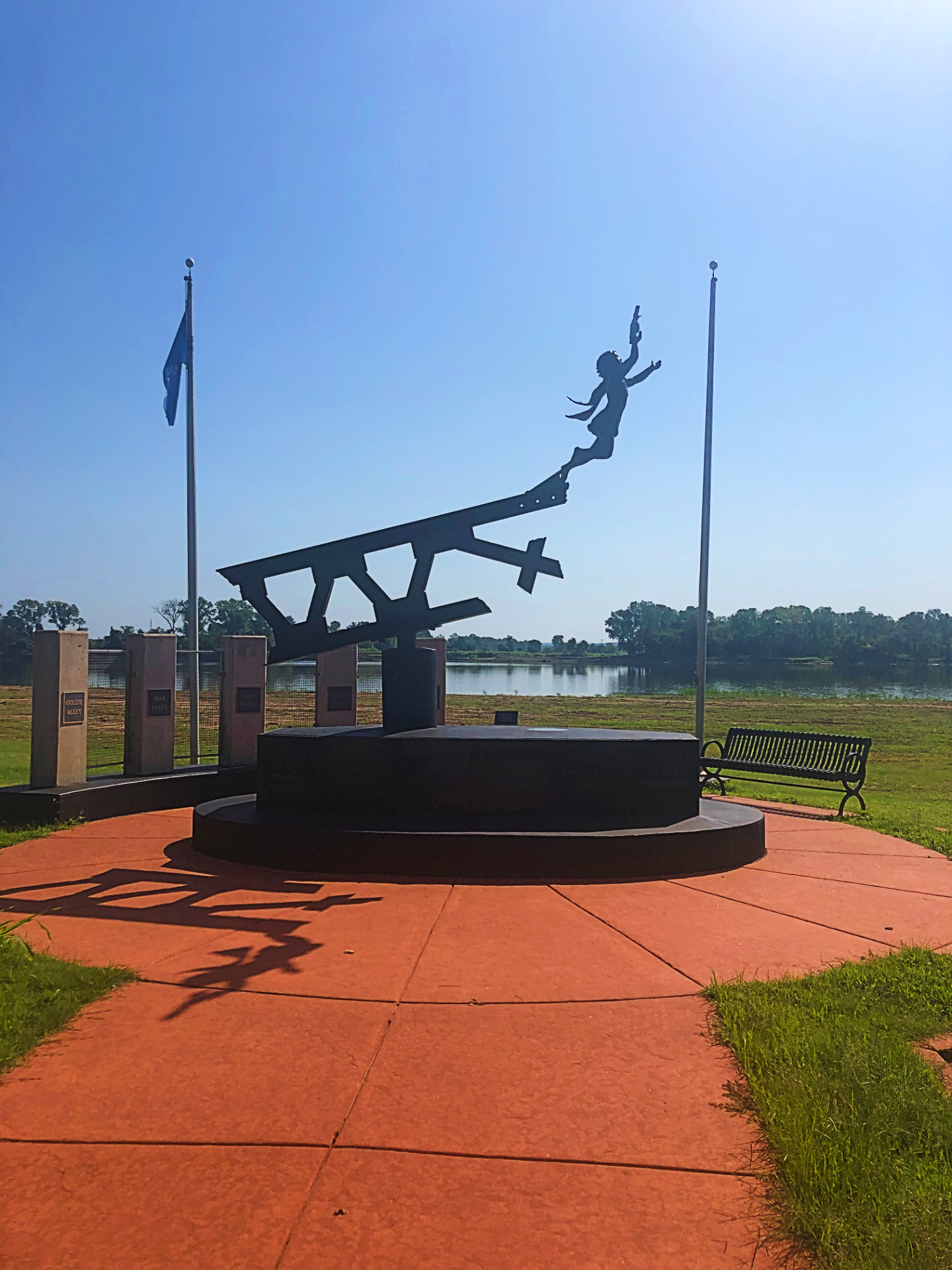 Webbers Falls I-40 Bridge Disaster Memorial - Camping and Trekking
